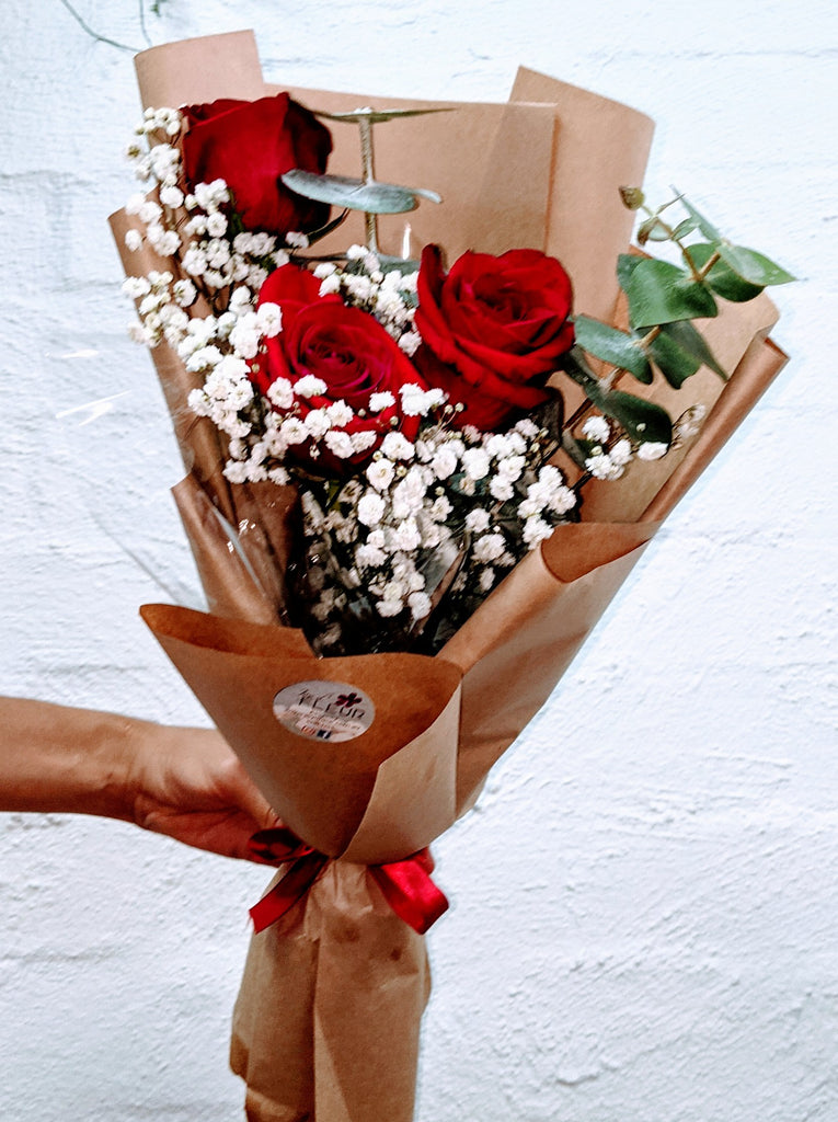 3 Roses Bouquet – Joy d' Fleur